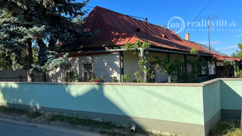 KECHNEC - RODINNÝ DOM NA VÝBORNOM MIESTE, POZEMOK 1.958M2. | Reality69